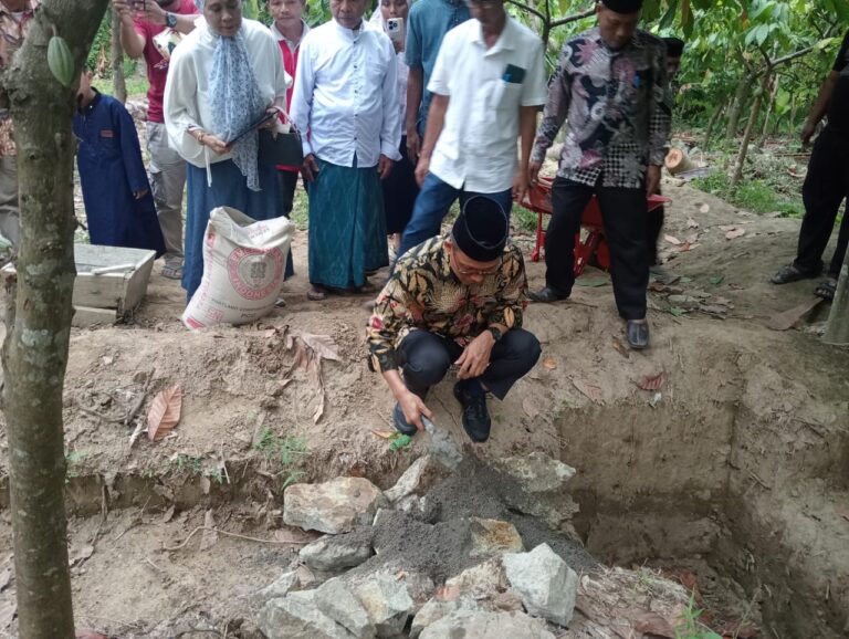 Bantu Pembangunan Masjid di Galung Lombok, Bupati Polman Letakkan Baru ...